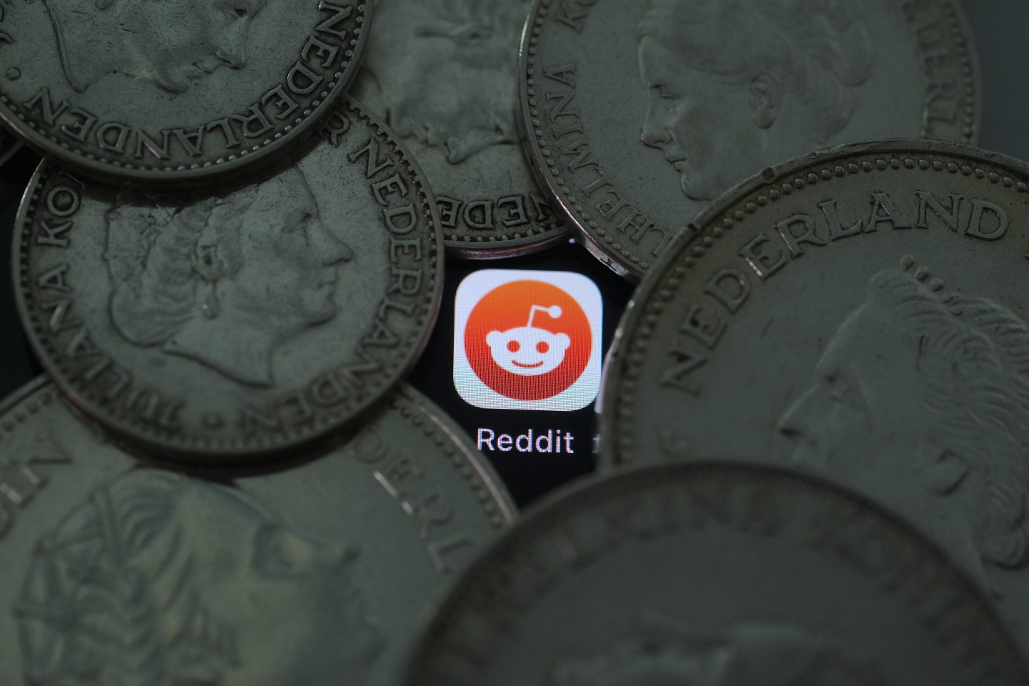 Reddit’s blockchain-based “Community Points” tokens crash after ...