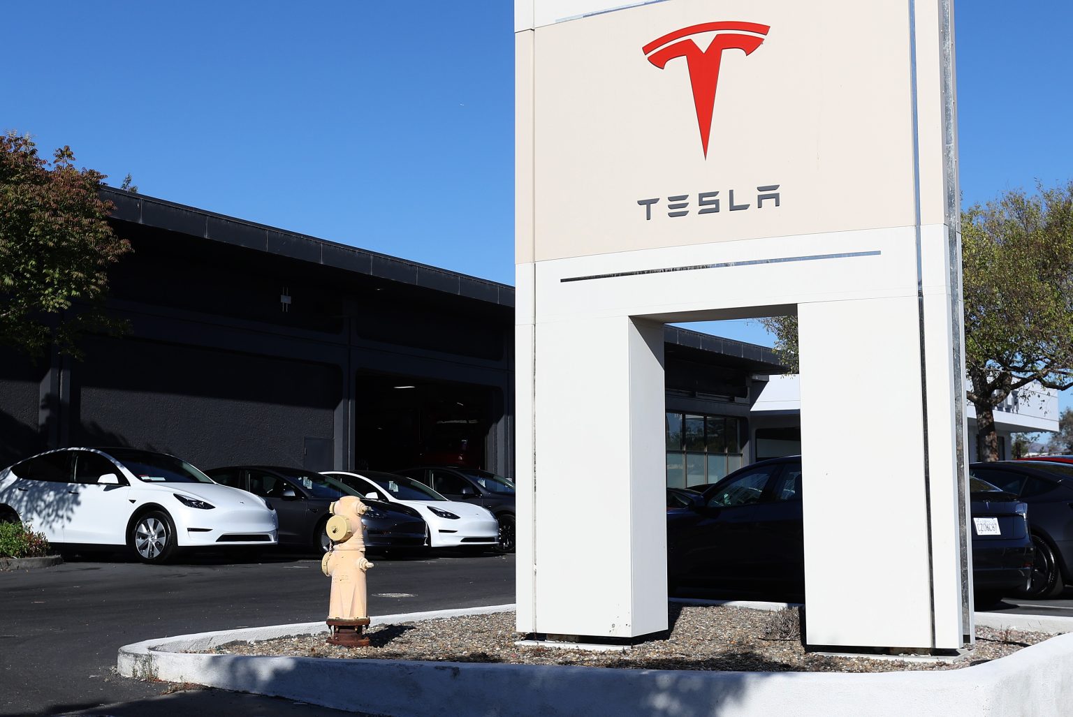 Tesla just posted its Q3 financial results, and they’re underwhelming ...