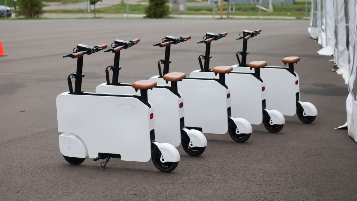 Cute, fun to ride, but does it have a future? The Honda Motocompacto ...