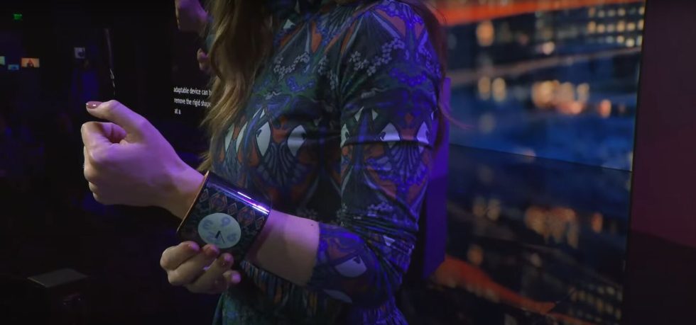 Motorola demos smartphone that can wrap around your wrist (again) - Ars ...