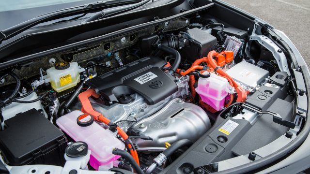 12 V battery problem forces Toyota to recall 1.8 million SUVs - Ars ...