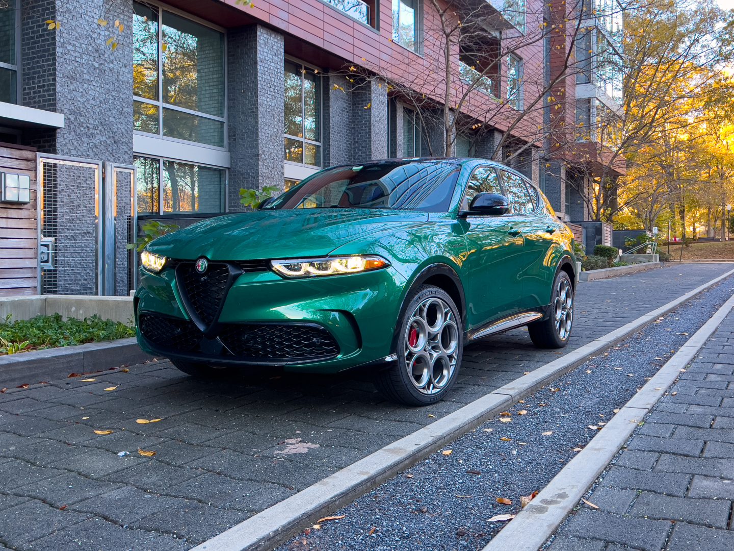 The 2024 Alfa Romeo Tonale is a confoundingly charming plug-in hybrid ...