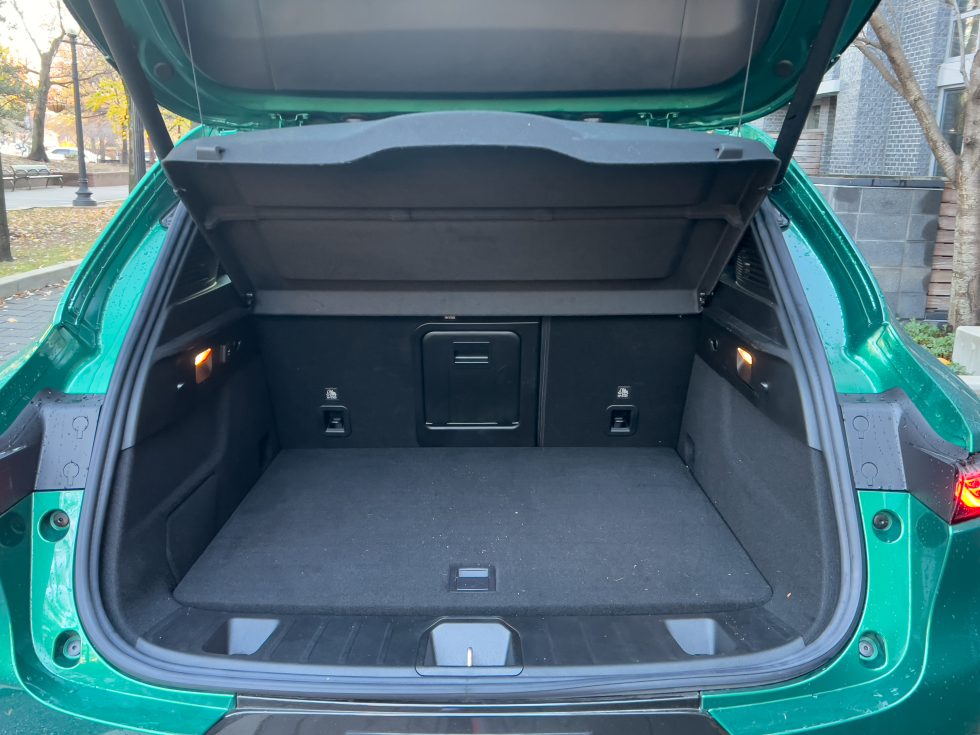 The 2024 Alfa Romeo Tonale is a confoundingly charming plug-in hybrid - Ars Technica