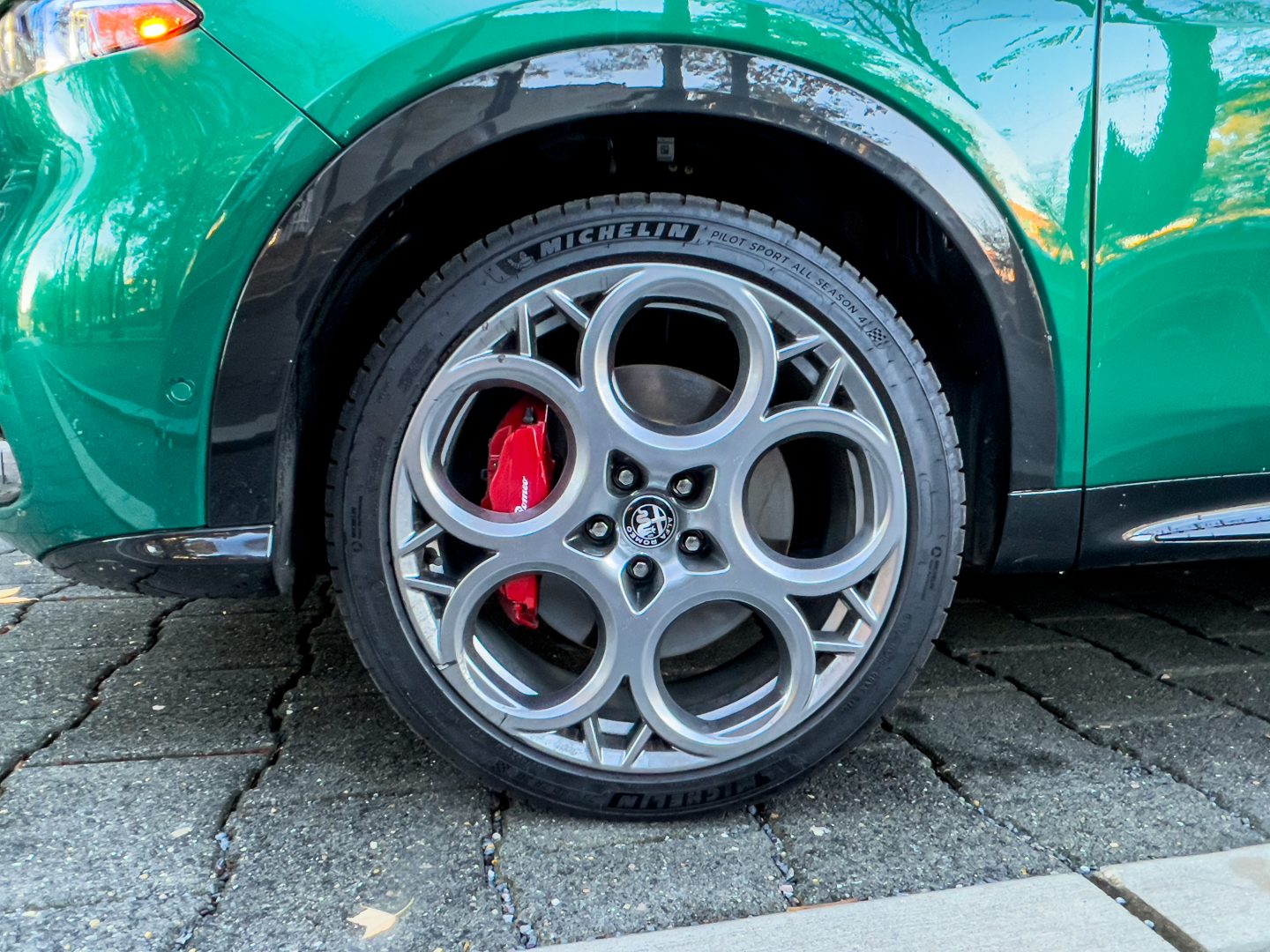 The 2024 Alfa Romeo Tonale is a confoundingly charming plug-in hybrid ...