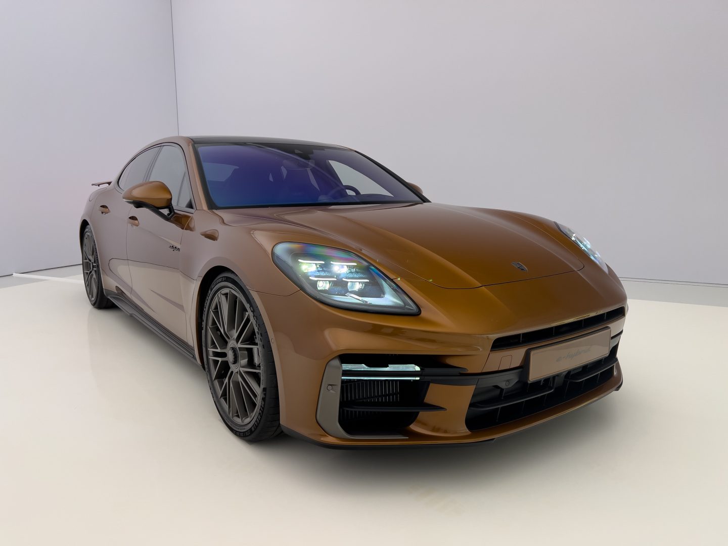 Porsche’s third-gen Panamera plug-in hybrid pairs V8 with a big battery ...