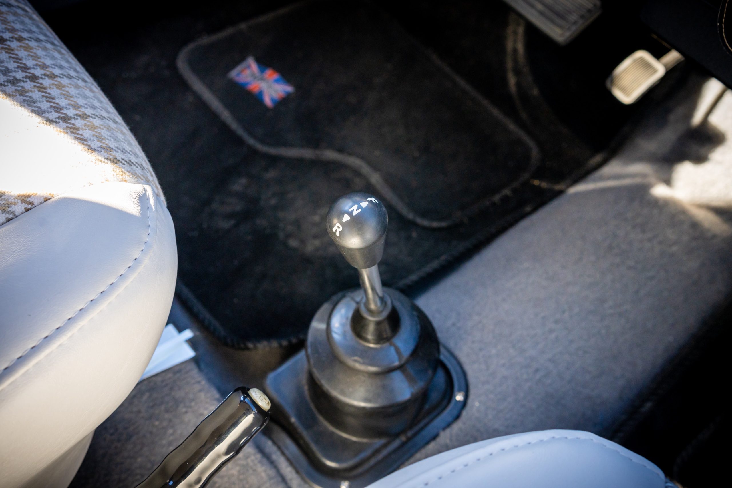 Massive power makes this electric restomod Mini Cooper a handful - Ars ...