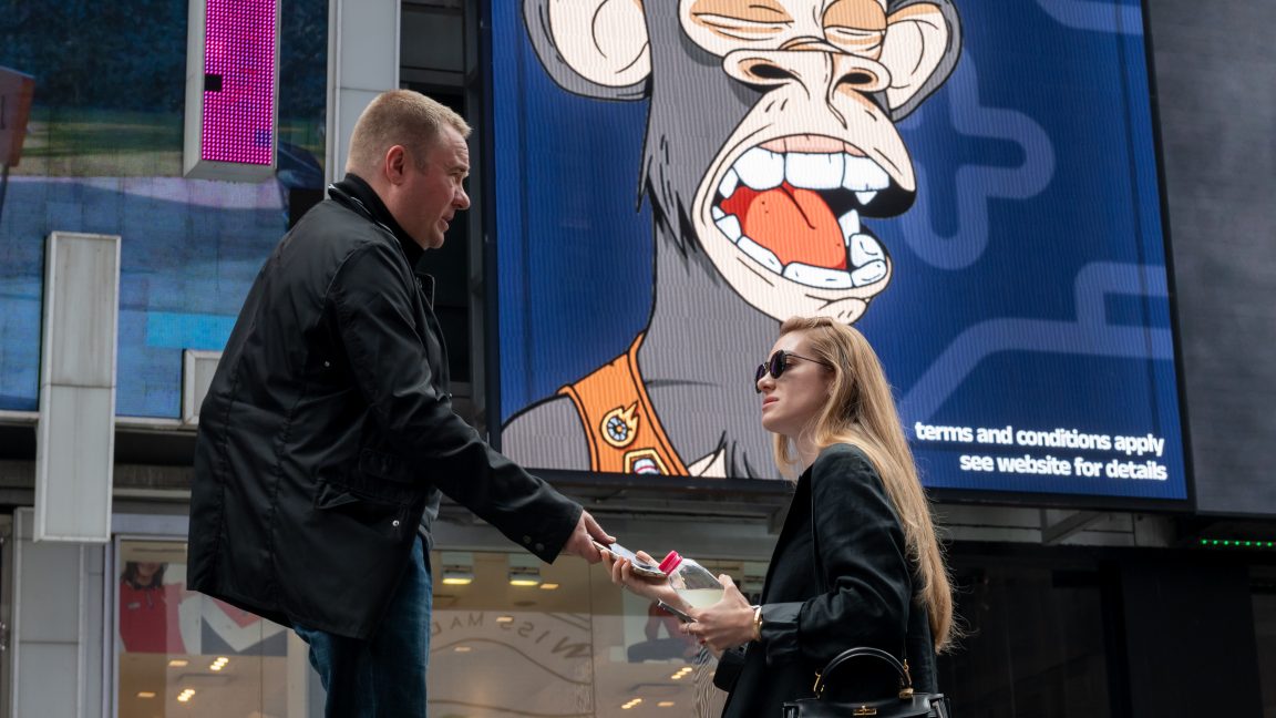 Bored Ape creator says UV lights at ApeFest burned attendees’ eyes and ...