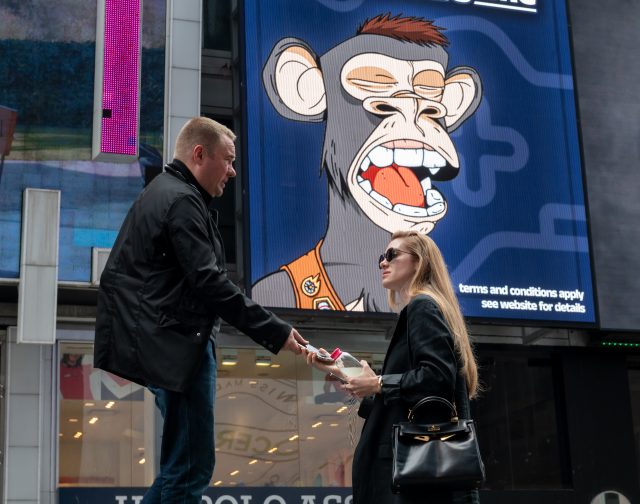 Bored Ape creator says UV lights at ApeFest burned attendees’ eyes and ...