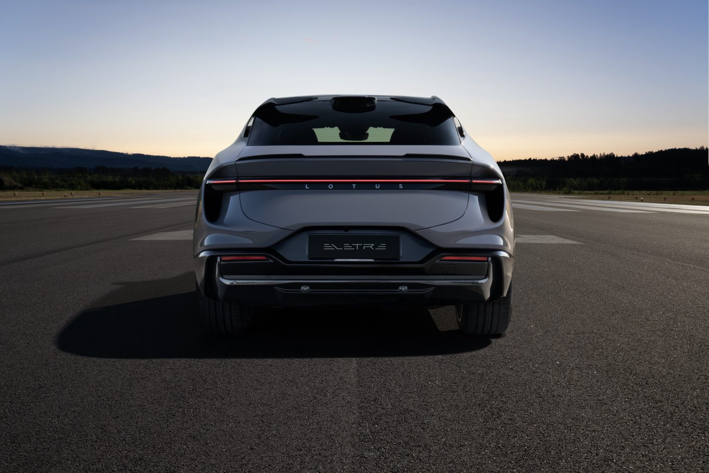 Lotus Eletre R is a 900-horsepower SUV that weirdly slays the ...