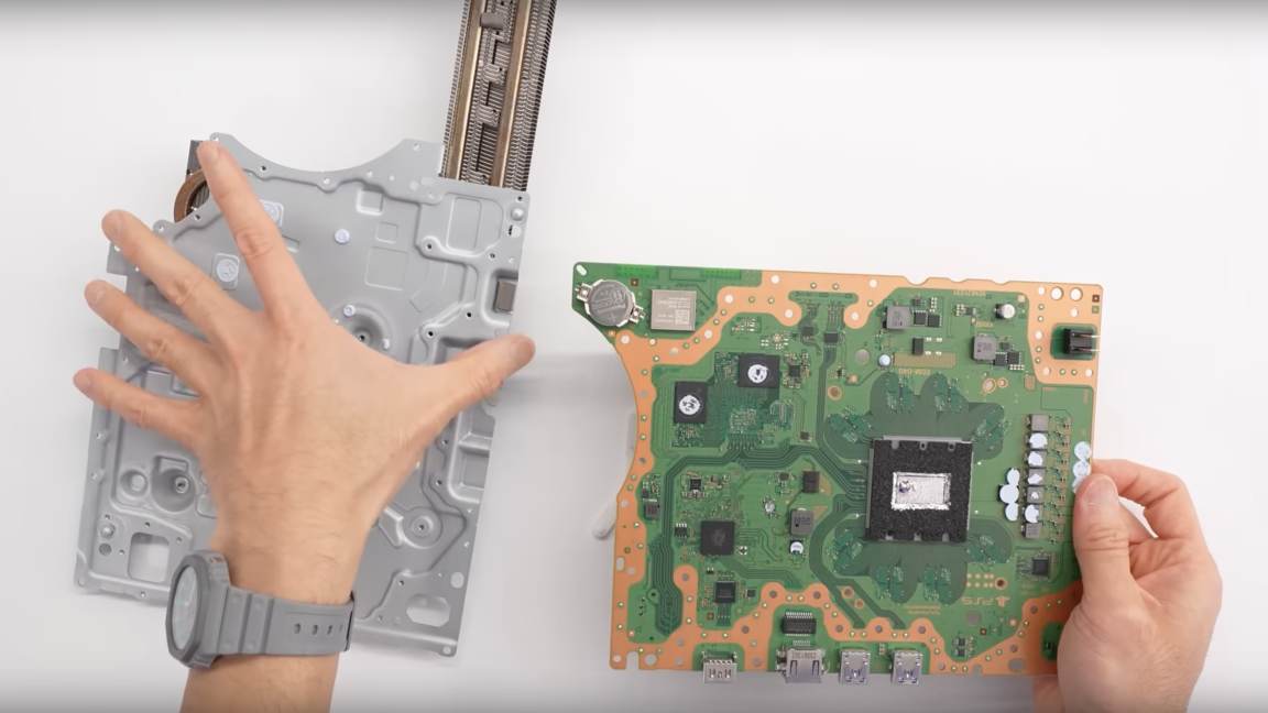PS5 “Slim” teardowns suggest same chip, not much shrinking, but nifty ...
