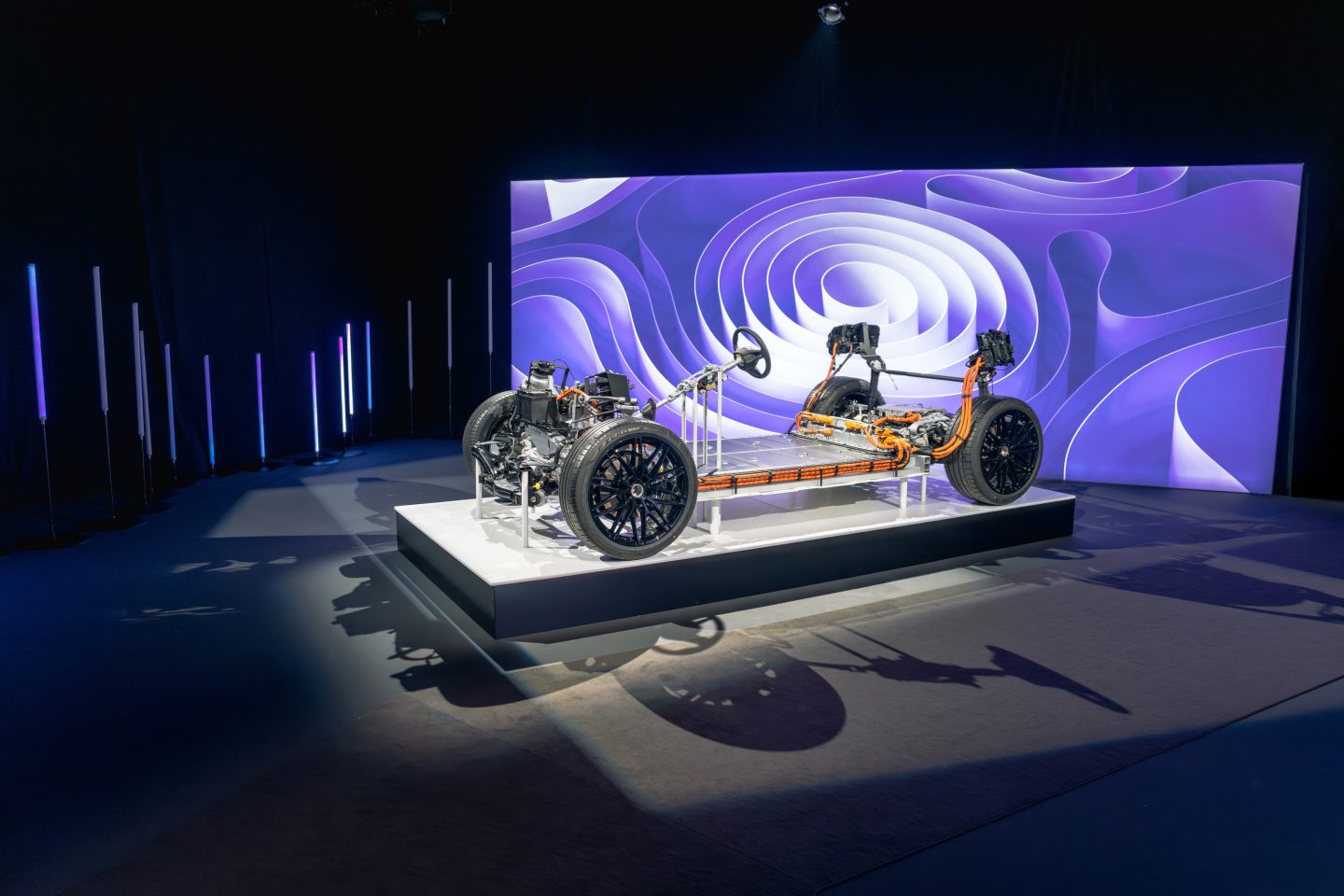 Here’s the production version of Porsche’s first electric Macan SUV ...