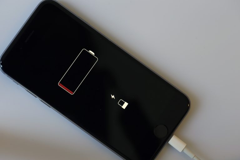 iPhone owners get $92 payouts from Apple in phone-throttling settlement ...
