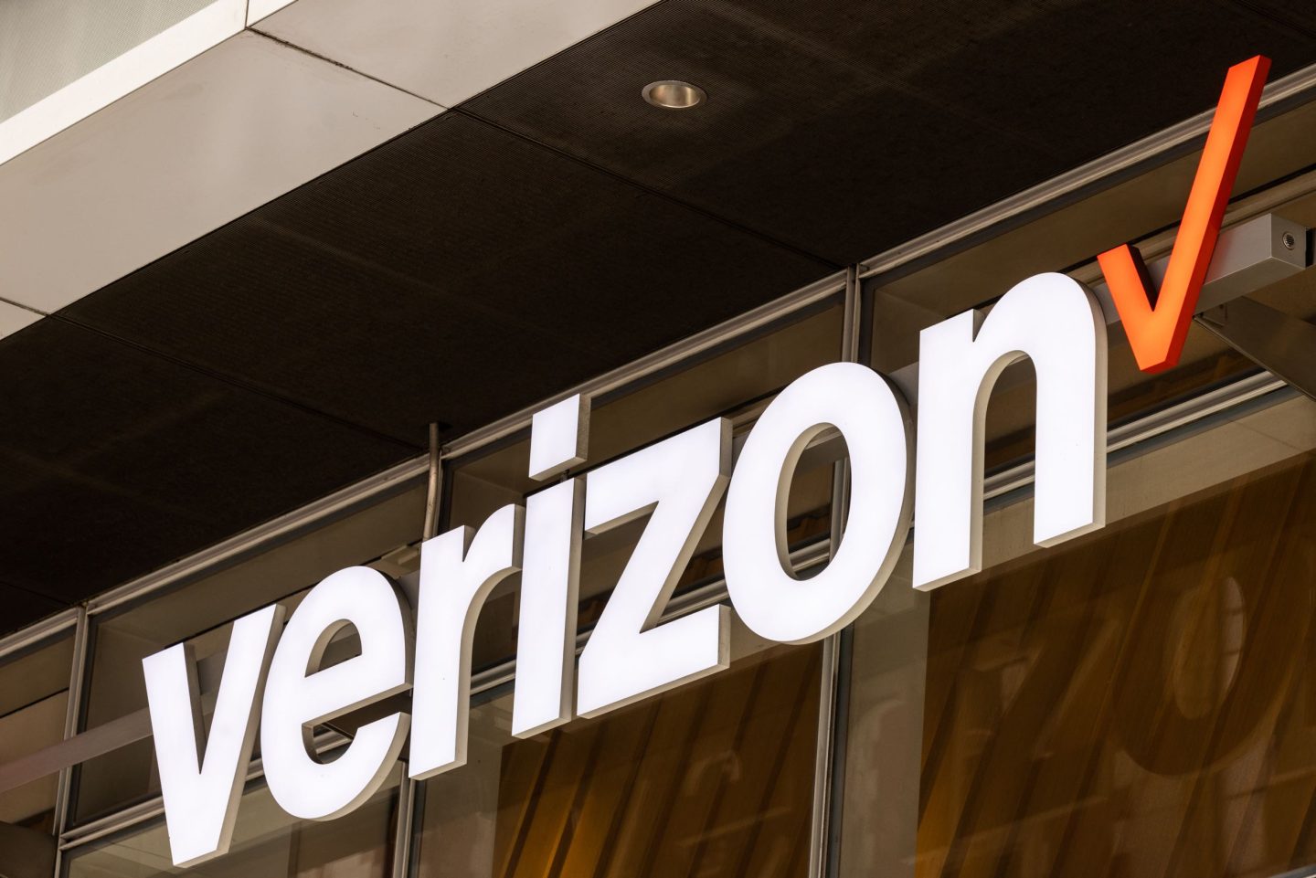 Verizon won’t stop charging $3.30 “Telco Recovery” fee, may raise it ...