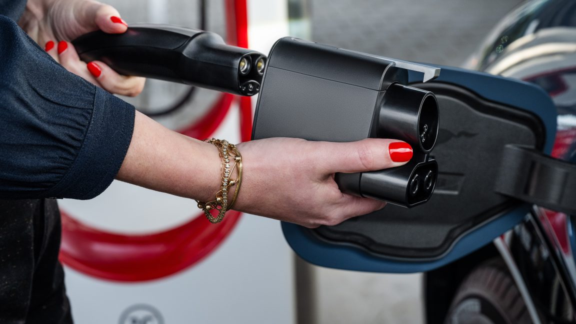 Ford EVs gain access to Tesla Superchargers starting today - Ars Technica