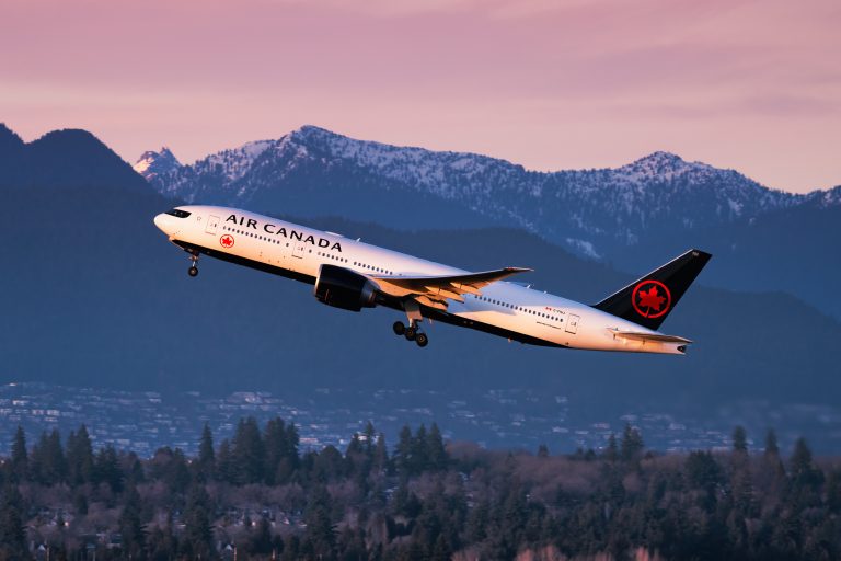 Air Canada must honor refund policy invented by airline’s chatbot - Ars ...