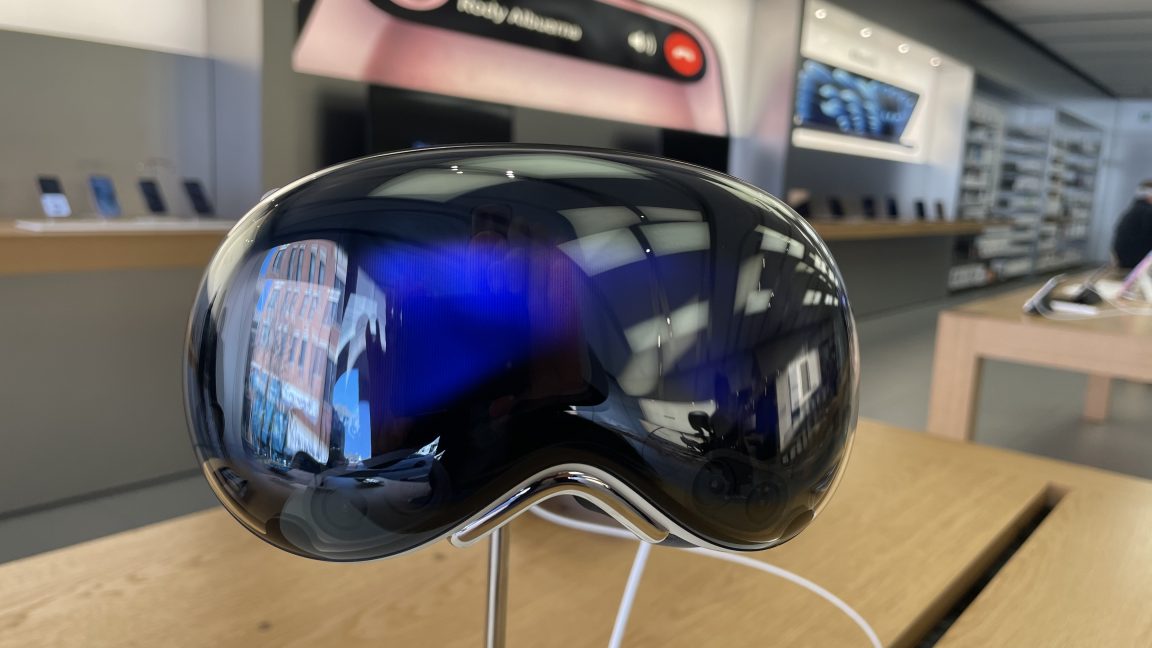 What I learned from the Apple Store’s 30-minute Vision Pro demo - Ars ...
