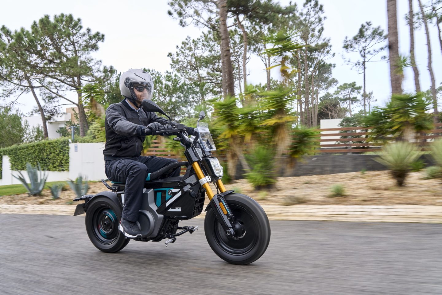 BMW’s CE 02 scooter will tug your heartstrings, drain your wallet - Ars ...