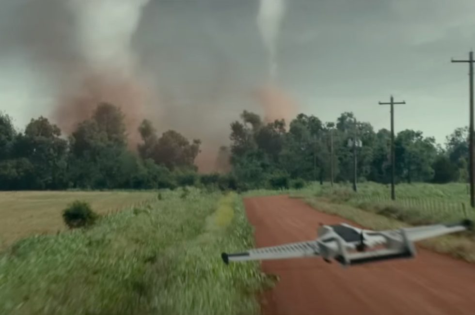 A new generation of storm chasers takes on Mother Nature in Twisters ...