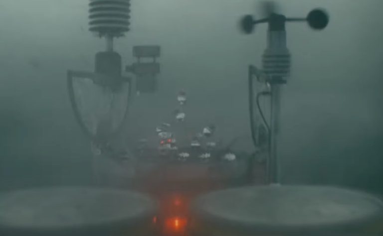A new generation of storm chasers takes on Mother Nature in Twisters ...