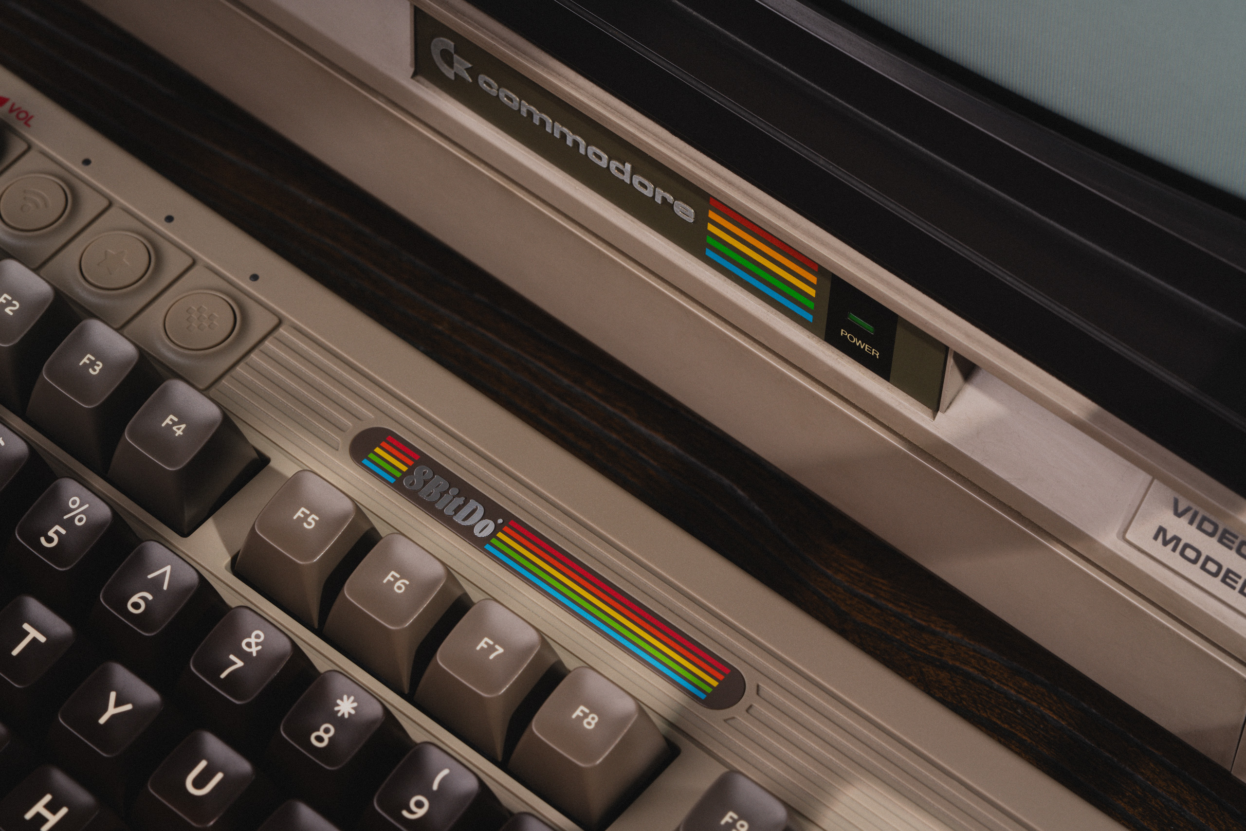 8BitDo’s $100 wireless mechanical keyboard is a tribute to Commodore 64 - Ars Technica