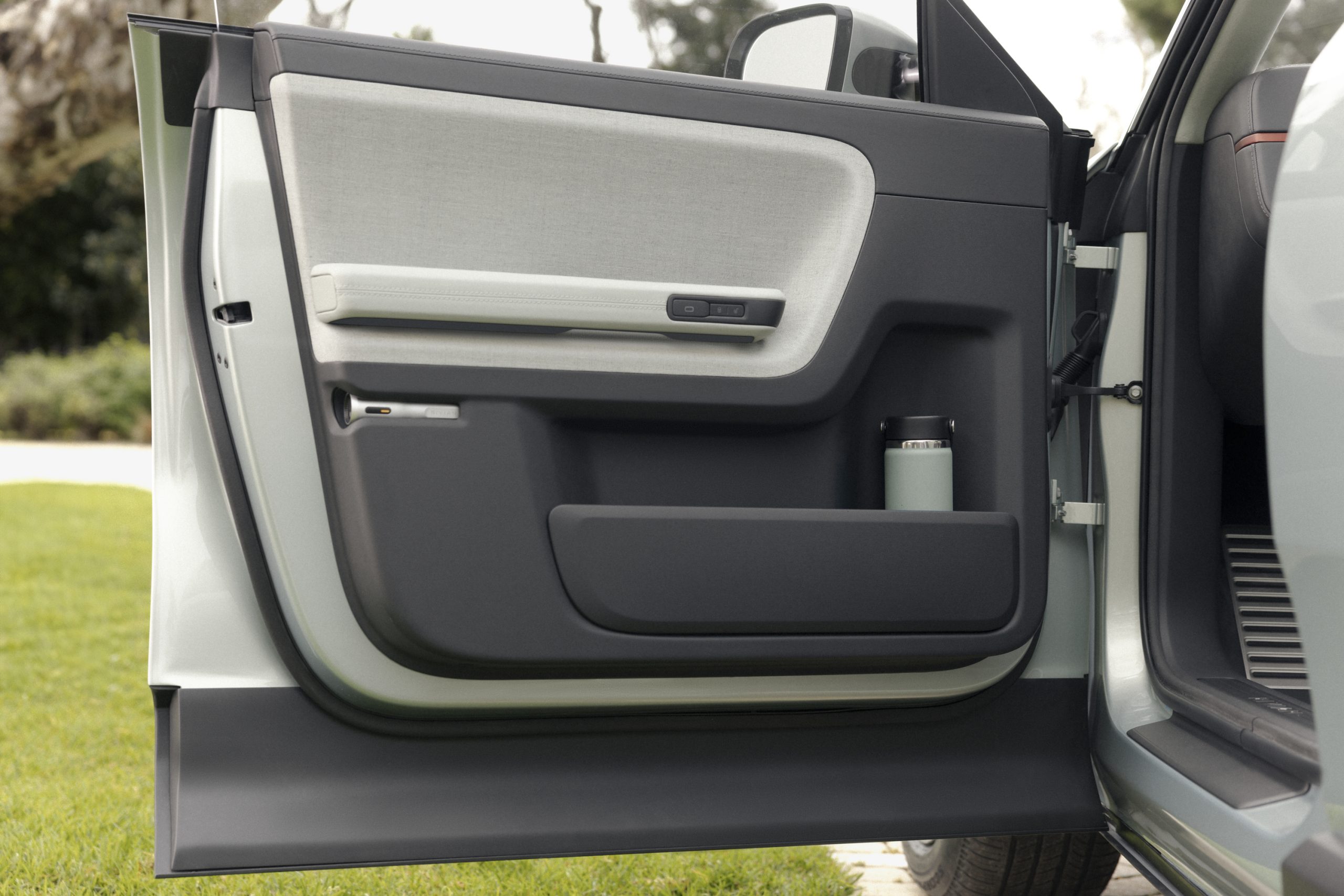 Rivian reveals three new, smaller electric SUVs: The R2, R3, and R3X ...