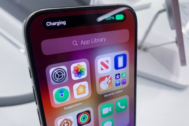 Apple to allow iOS app installs from websites, but small devs don’t ...