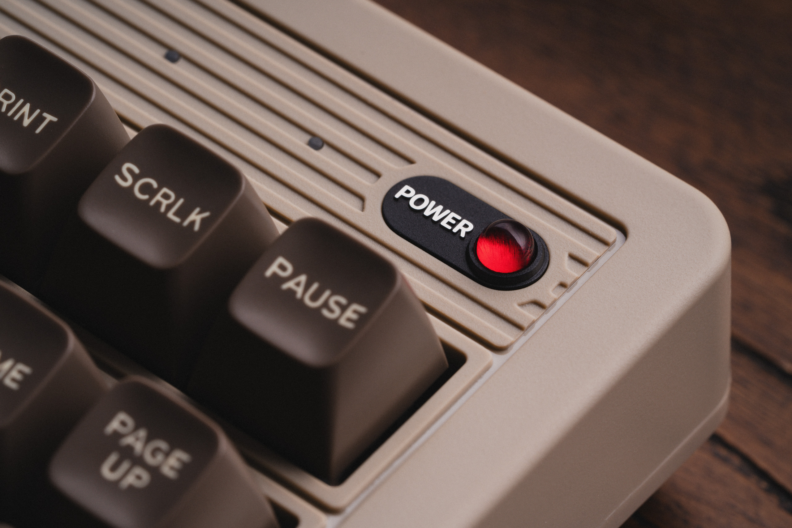 8BitDo’s $100 wireless mechanical keyboard is a tribute to Commodore 64 ...