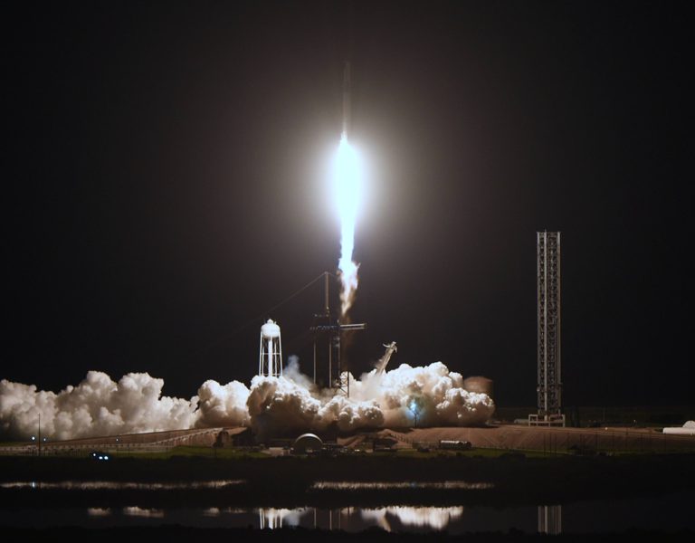 SpaceX building hundreds of spy satellites for US government, report ...