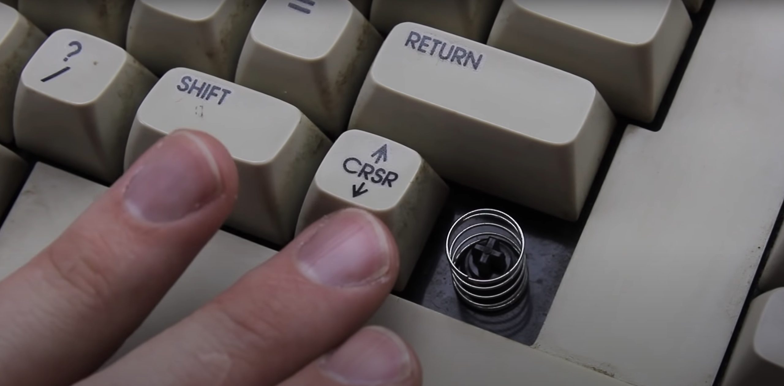 8BitDo’s $100 wireless mechanical keyboard is a tribute to Commodore 64 ...