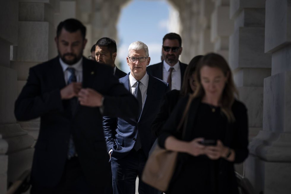 US sues Apple, alleging it illegally monopolized the smartphone market ...