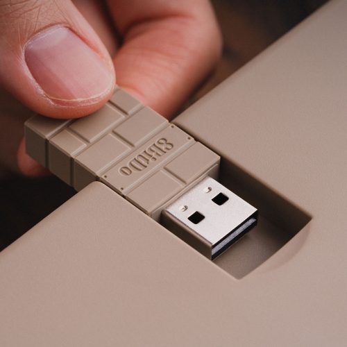 8BitDo’s $100 wireless mechanical keyboard is a tribute to Commodore 64 ...