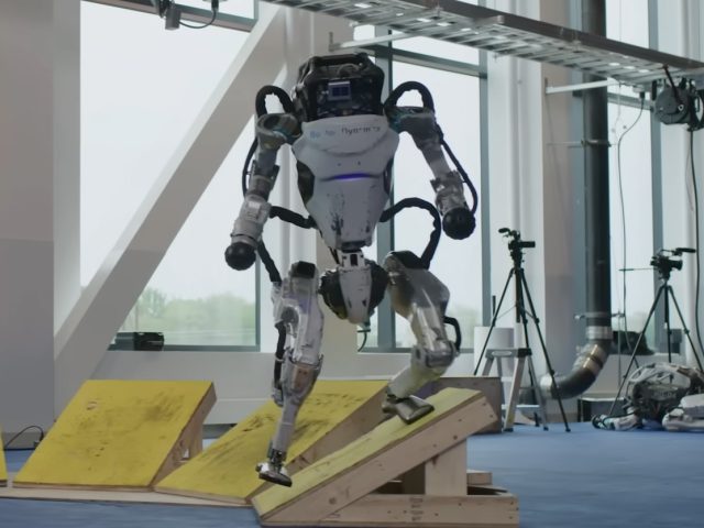 Boston Dynamics’ new humanoid moves like no robot you’ve ever seen ...