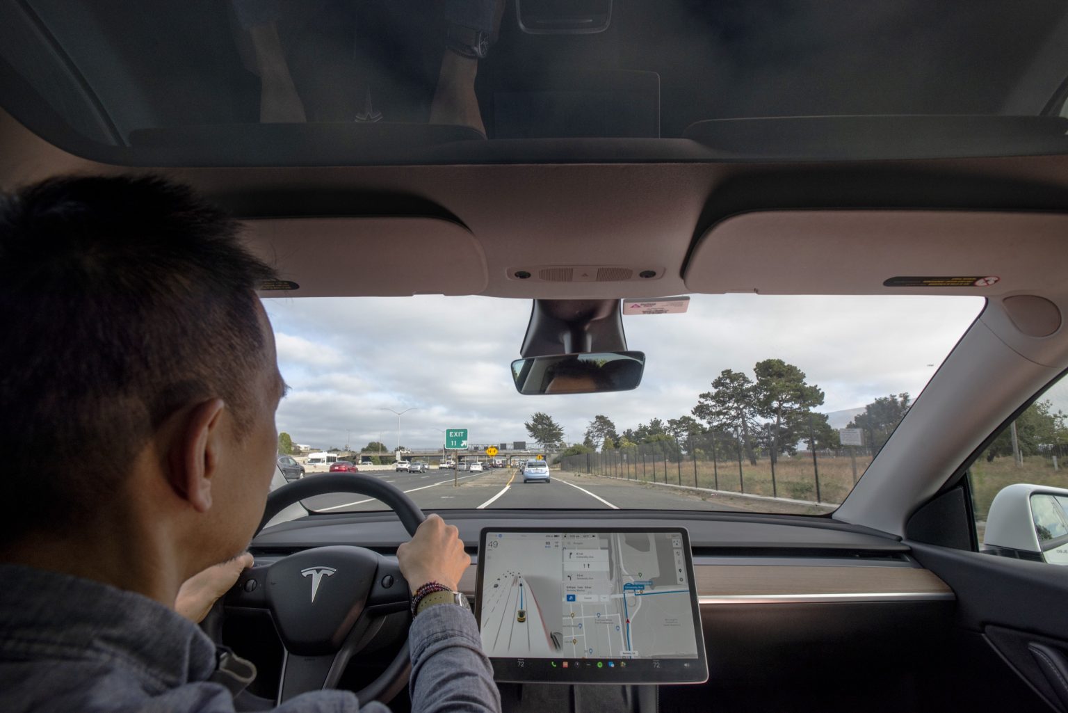 Tesla cuts Full Self Driving cost by 1/3 ahead of earnings call - Ars ...