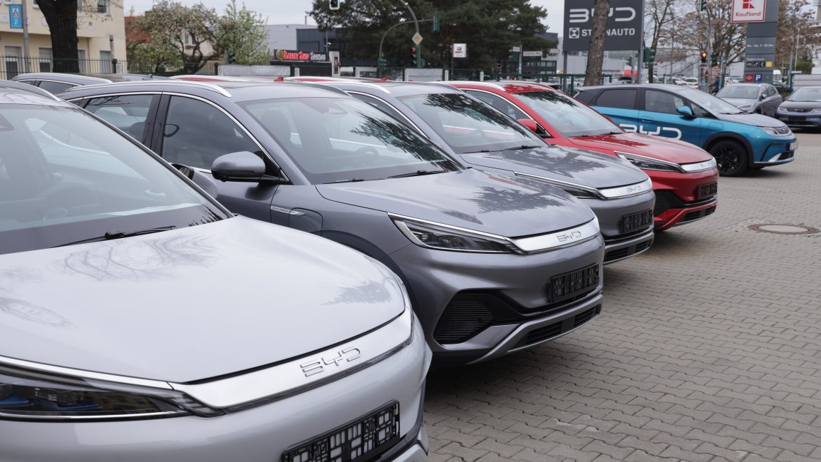 “Ban Chinese electric vehicles now,” demands US senator - Ars Technica