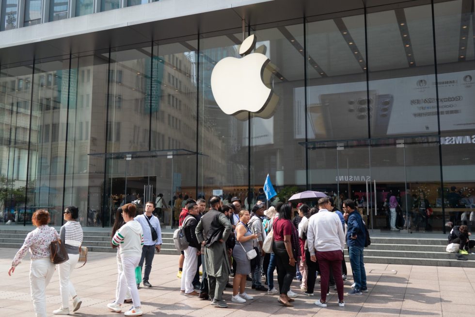 China orders Apple to remove Meta apps after “inflammatory” posts about ...