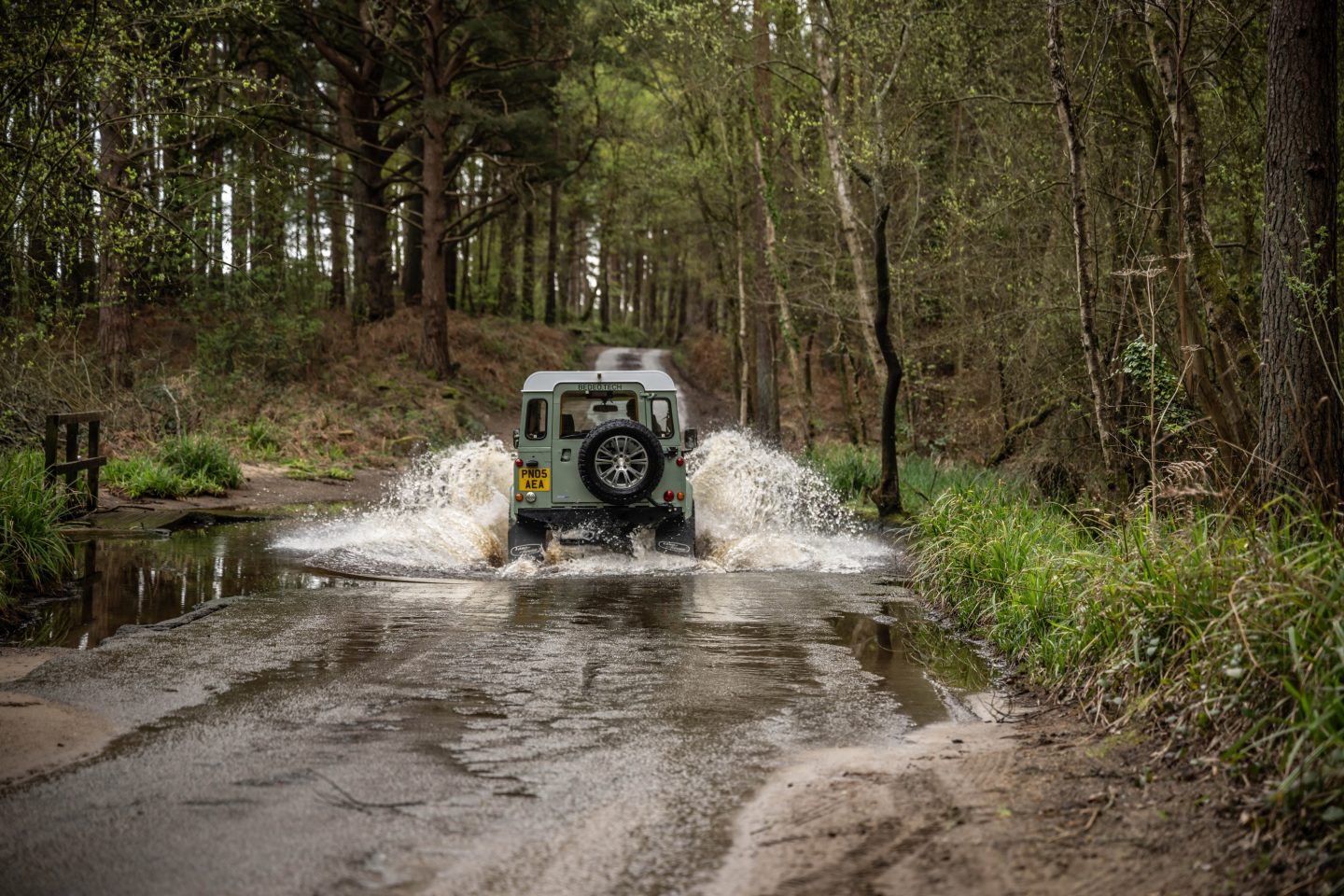 This EV builder has given a Land Rover Defender four electric hub ...