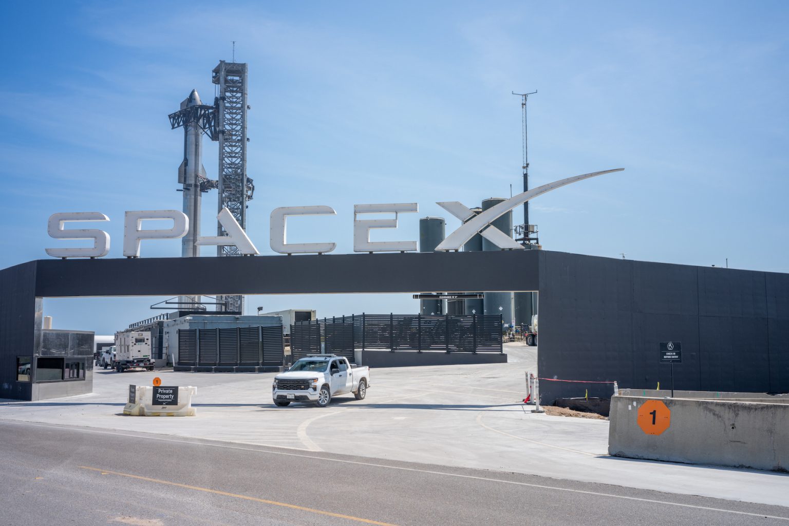 Elon Musk says SpaceX and X will relocate their headquarters to Texas ...