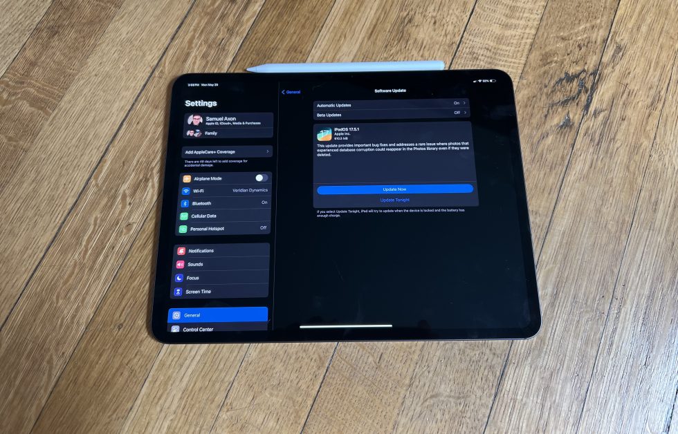 iOS and iPadOS 17.5.1 fix a nasty bug that resurfaced old photos - Ars Technica