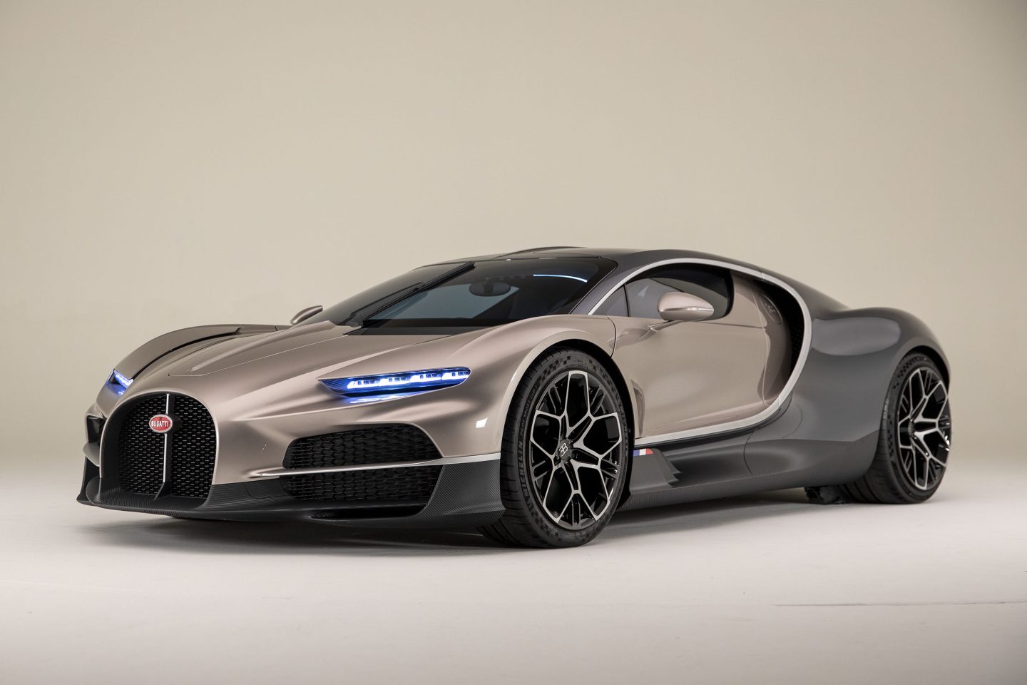 Bugatti’s new hypercar loses the turbos for a screaming V16 hybrid ...