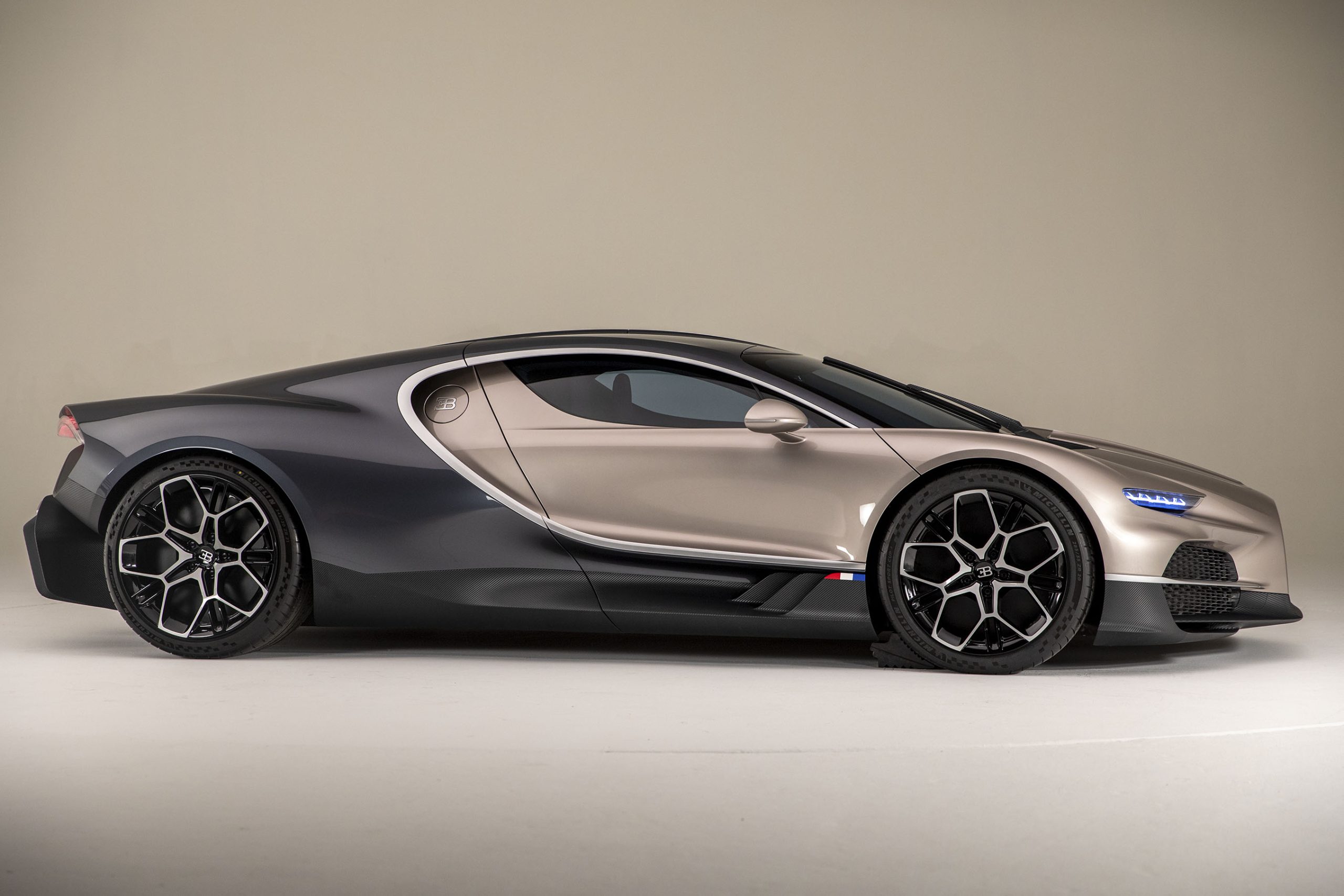 Bugatti’s new hypercar loses the turbos for a screaming V16 hybrid ...
