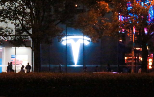 Tesla says Model 3 that burst into flames in fatal tree crash wasn’t ...