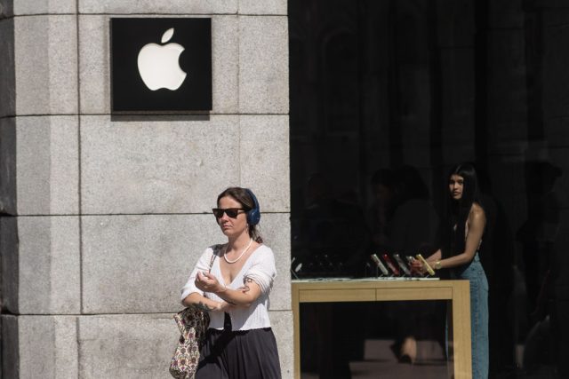 Apple punishes women for same behaviors that get men promoted, lawsuit ...