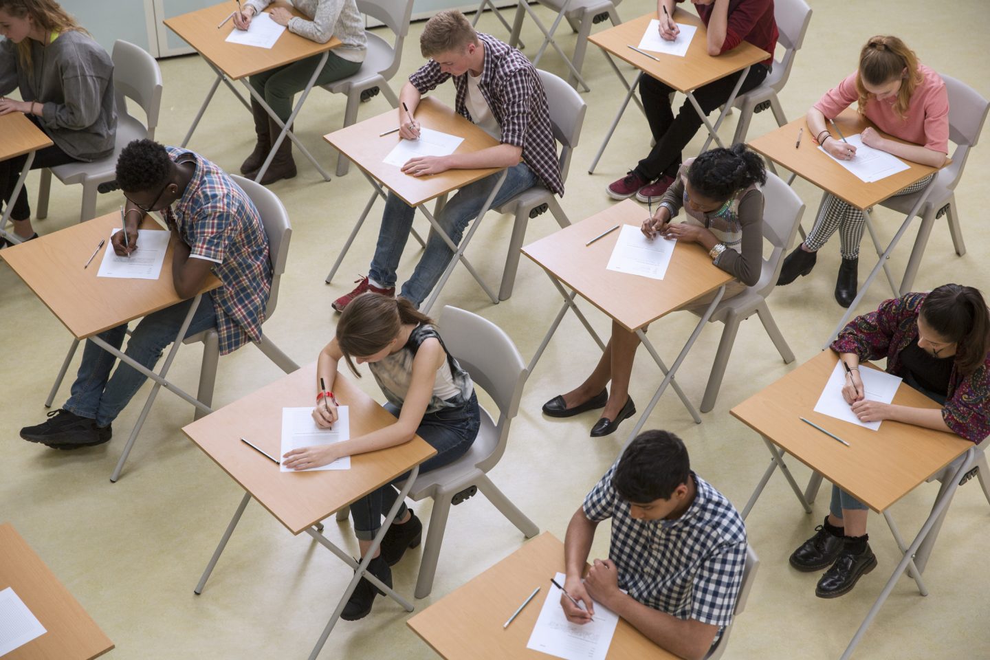 ChatGPT outperforms undergrads in intro-level courses, falls short ...