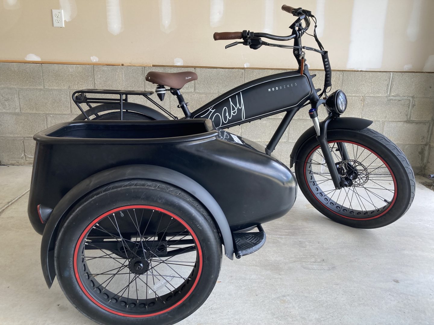 Mod Easy: A retro e-bike with a sidecar perfect for Indiana Jones ...