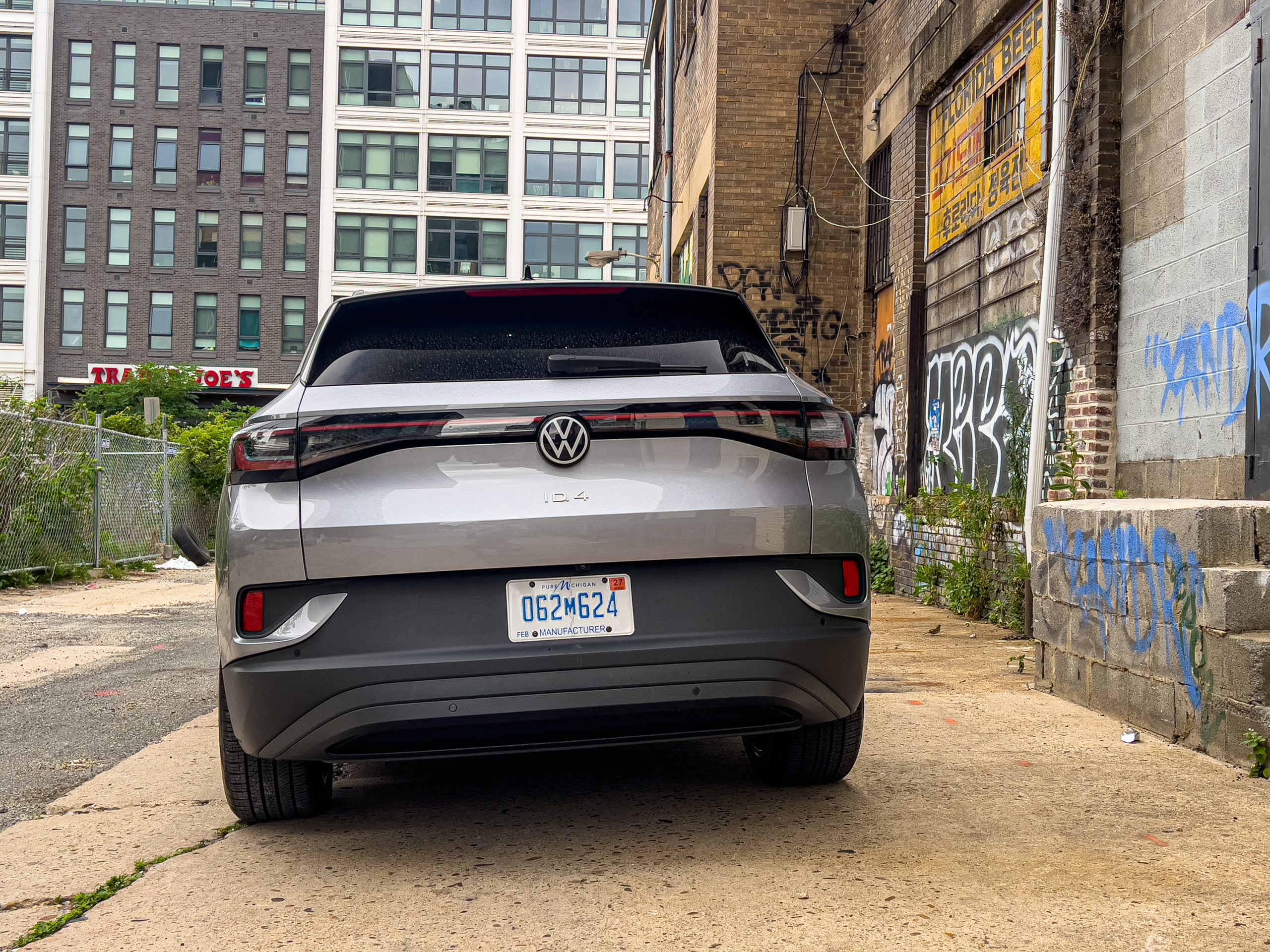 The 2024 Volkswagen ID.4 Pro gets a new rear motor, way more efficiency ...