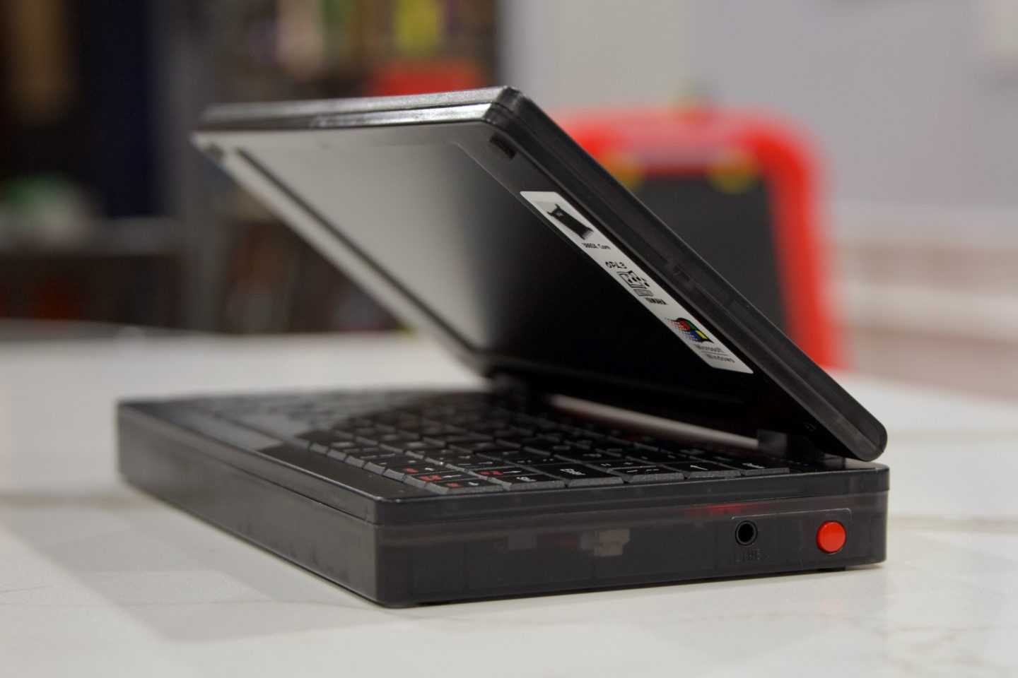 A few weeks with the Pocket 386, an early-‘90s-style, half-busted retro ...