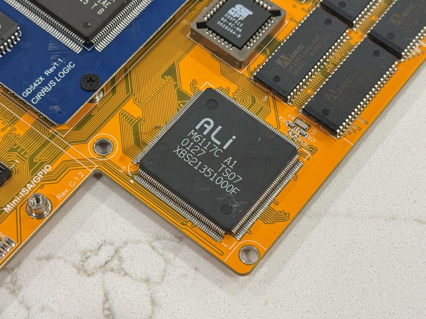 A few weeks with the Pocket 386, an early-‘90s-style, half-busted retro ...