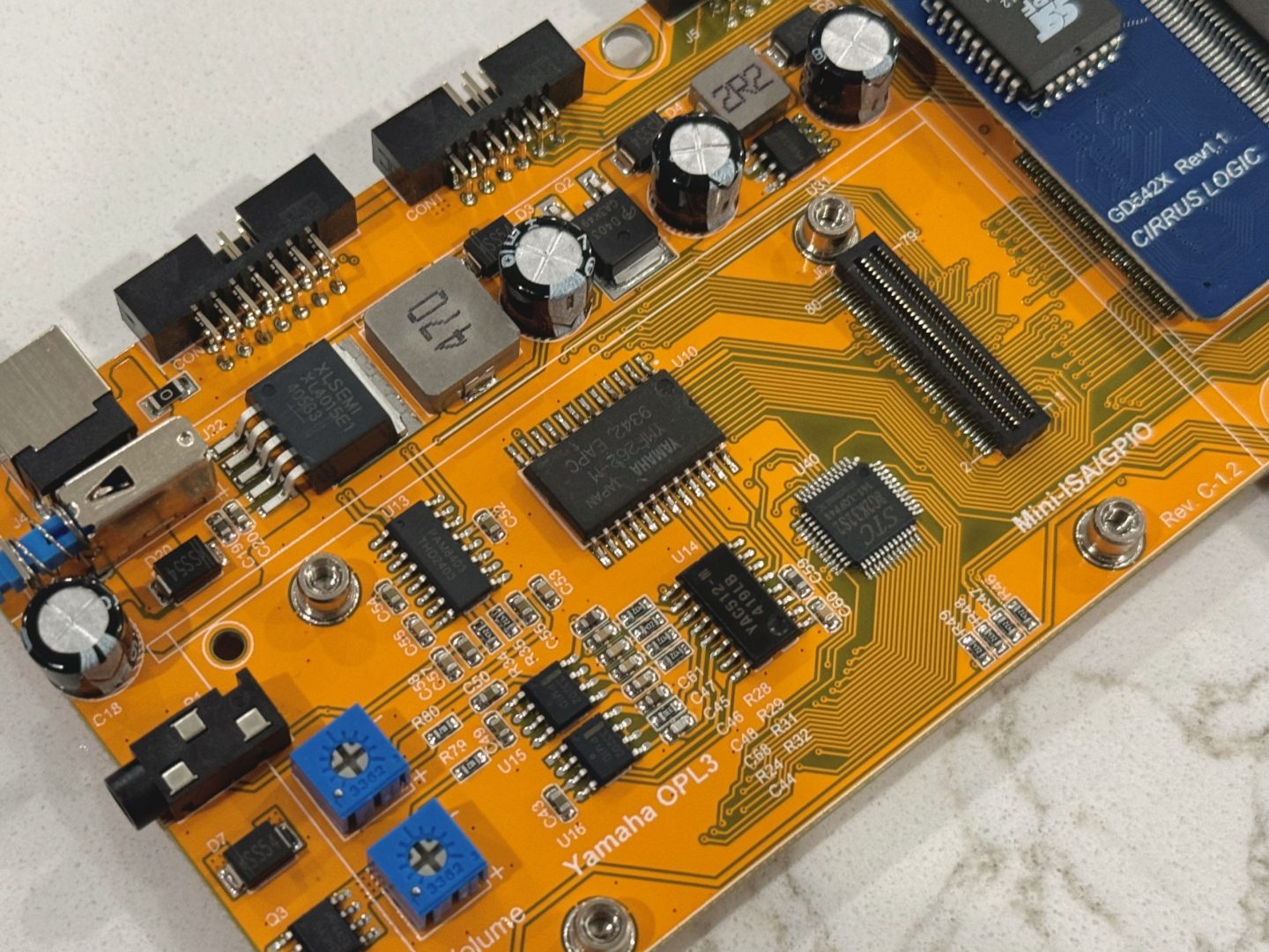 A few weeks with the Pocket 386, an early-‘90s-style, half-busted retro ...