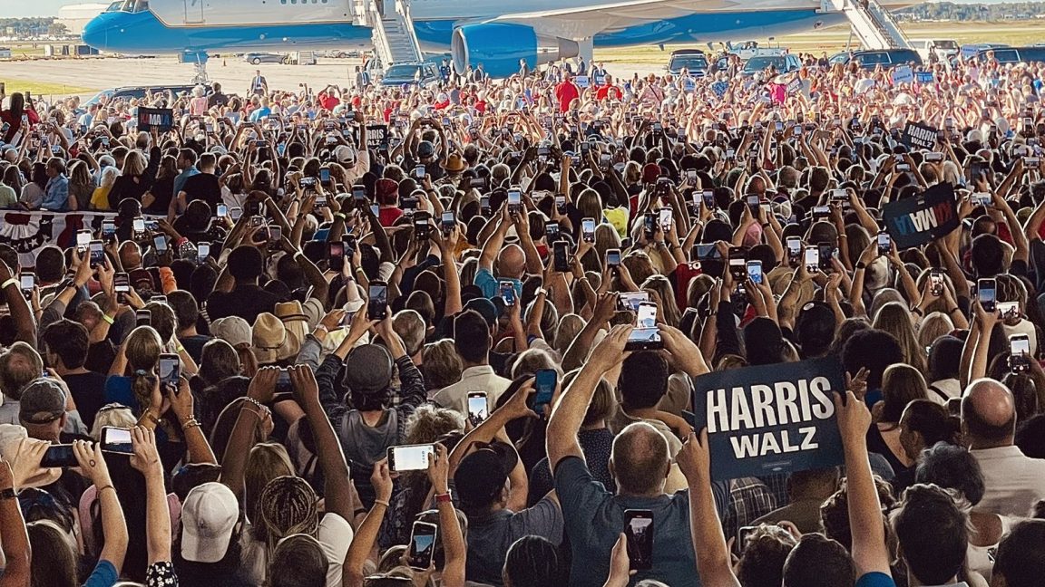 The many, many signs that Kamala Harris’ rally crowds aren’t AI ...
