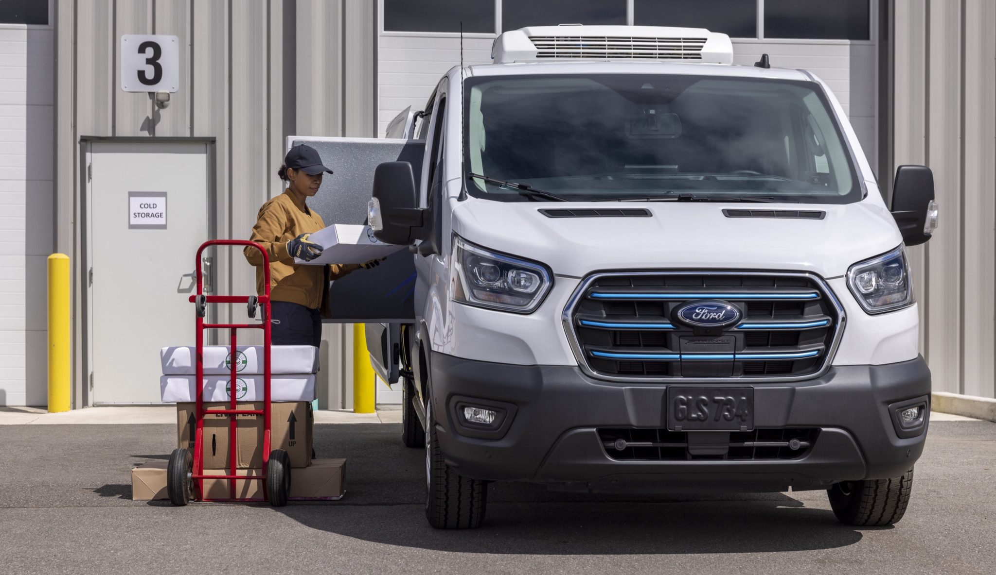 Ford starts deliveries of enhanced-range E-Transit electric vans - Ars ...